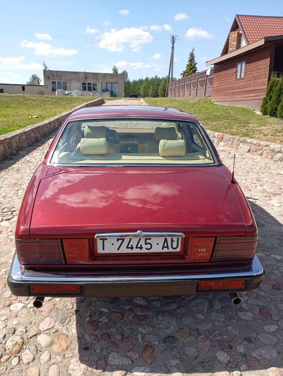 Red Jaguar XJ 40 1993 in Lazdijai, with an engine capacity of 3.20 L and mileage of 140 thousand km for 3499 €, photo 6 on AUTOMOTO.COM.LV