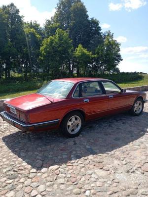 Red Jaguar XJ 40 1993 in Lazdijai, with an engine capacity of 3.20 L and mileage of 140 thousand km for 3499 €, photo 7 on AUTOMOTO.COM.LV