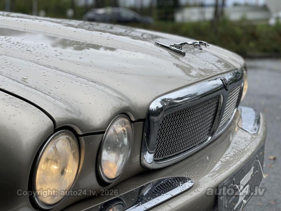 Beige Jaguar XJ 1999 in Tallinn, with an engine capacity of 4.00 L and mileage of 0 thousand km for 6000 €, photo 11 on AUTOMOTO.COM.LV