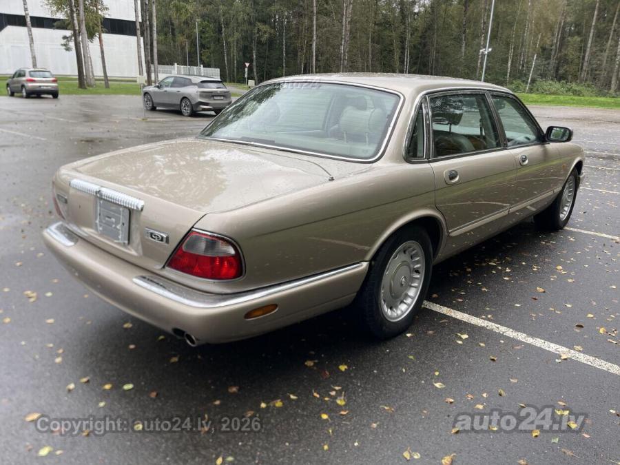 Beige Jaguar XJ 1999 in Tallinn, with an engine capacity of 4.00 L and mileage of 0 thousand km for 6000 €, photo 17 on AUTOMOTO.COM.LV