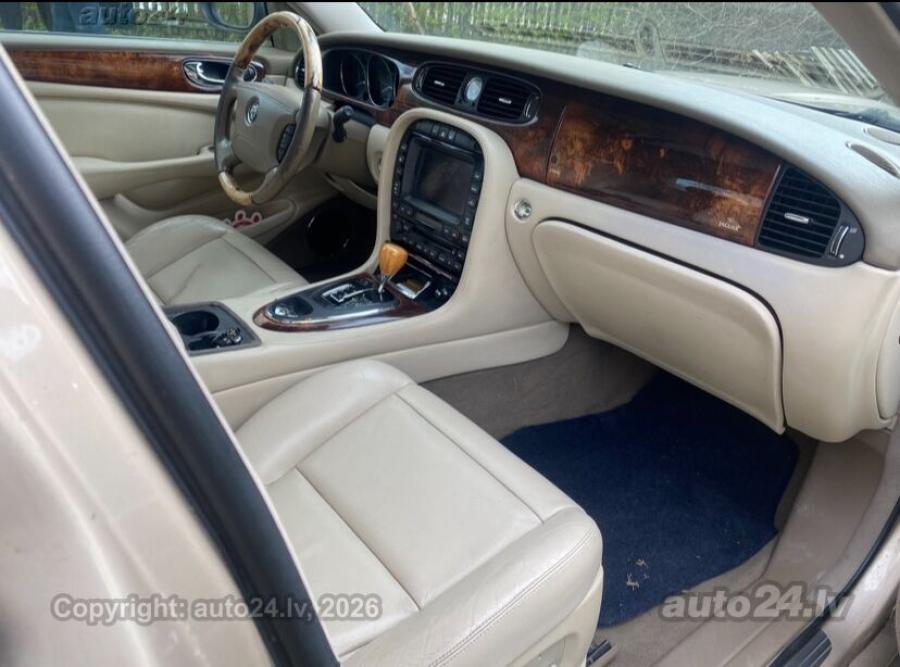 Smilšu krāsa Jaguar XJ 2003 Tallina, ar dzinēja tilpumu 4.20 L un nobraukumu 189 tūkst. km par 8500 €, foto 3 vietnē AUTOMOTO.COM.LV