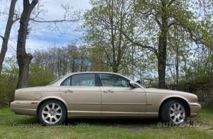 Smilšu krāsa Jaguar XJ 2003 Tallina, ar dzinēja tilpumu 4.20 L un nobraukumu 189 tūkst. km par 8500 €, foto 5 vietnē AUTOMOTO.COM.LV