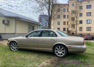 Smilšu krāsa Jaguar XJ 2003 Tallina, ar dzinēja tilpumu 4.20 L un nobraukumu 189 tūkst. km par 8500 €, foto 7 vietnē AUTOMOTO.COM.LV