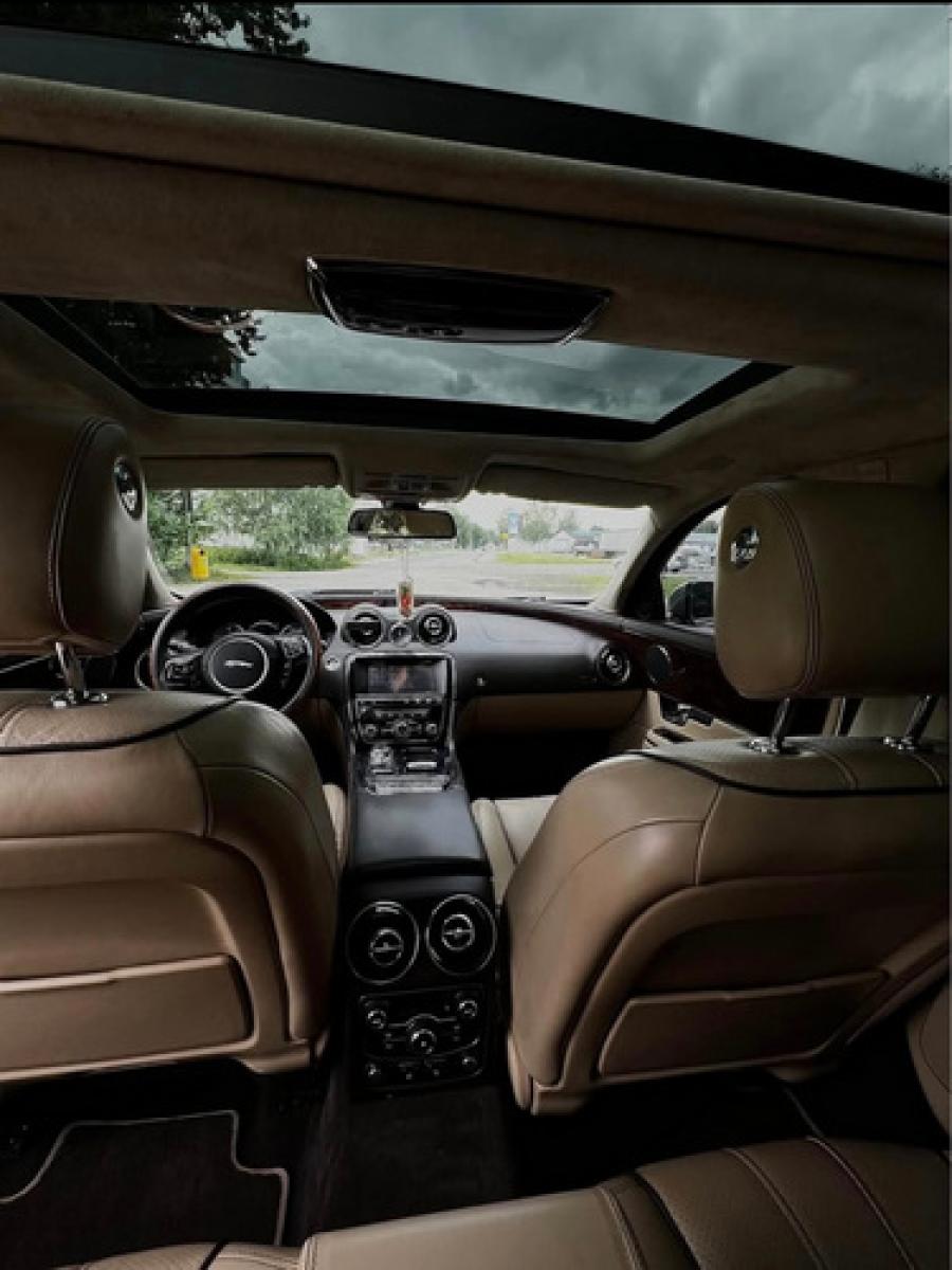 Beige Jaguar XJ 2010 in Tartu, with an engine capacity of 3.00 L and mileage of 304 thousand km for 11500 €, photo 8 on AUTOMOTO.COM.LV