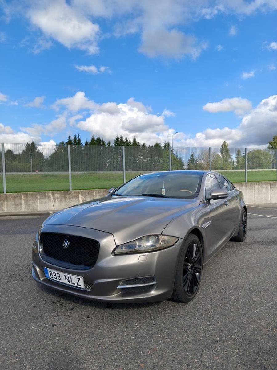 Beige Jaguar XJ 2010 in Tartu, with an engine capacity of 3.00 L and mileage of 304 thousand km for 11500 €, photo 11 on AUTOMOTO.COM.LV