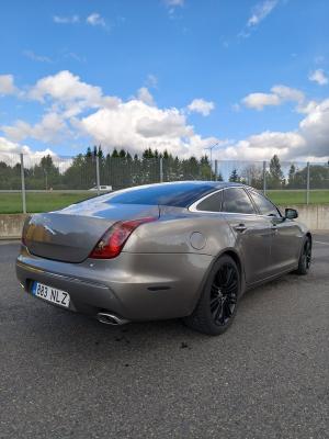 Beige Jaguar XJ 2010 in Tartu, with an engine capacity of 3.00 L and mileage of 304 thousand km for 11500 €, photo 14 on AUTOMOTO.COM.LV