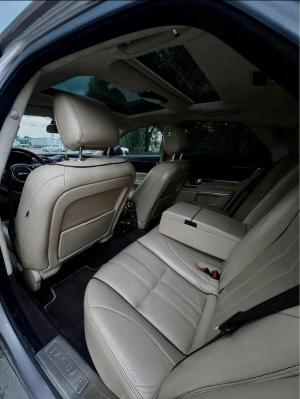 Beige Jaguar XJ 2010 in Tartu, with an engine capacity of 3.00 L and mileage of 304 thousand km for 11500 €, photo 18 on AUTOMOTO.COM.LV