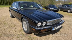 Melns Jaguar XJ 1998 Limbaži, ar dzinēja tilpumu 4.00 L un nobraukumu 213 tūkst. km par 8500 €, foto  vietnē AUTOMOTO.COM.LV