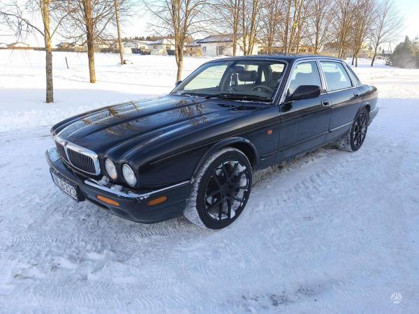 Melns Jaguar XJ 2000 Klaipėda, ar dzinēja tilpumu 3.25 L un nobraukumu 180 tūkst. km par 5000 €, foto 1 vietnē AUTOMOTO.COM.LV