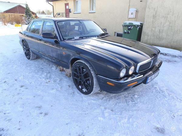 Melns Jaguar XJ 2000 Klaipėda, ar dzinēja tilpumu 3.25 L un nobraukumu 180 tūkst. km par 5000 €, foto 3 vietnē AUTOMOTO.COM.LV