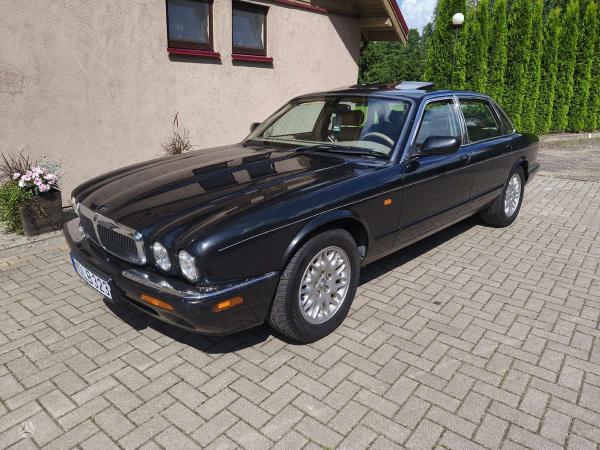 Melns Jaguar XJ 2000 Klaipėda, ar dzinēja tilpumu 3.25 L un nobraukumu 180 tūkst. km par 5000 €, foto 8 vietnē AUTOMOTO.COM.LV