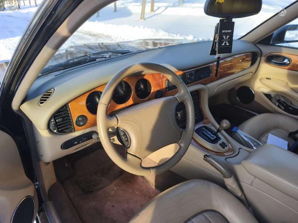 Melns Jaguar XJ 2000 Klaipėda, ar dzinēja tilpumu 3.25 L un nobraukumu 180 tūkst. km par 5000 €, foto 11 vietnē AUTOMOTO.COM.LV