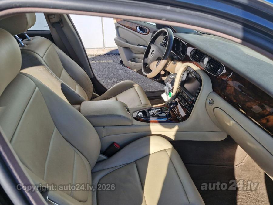 Black Jaguar XJ 2007 in Tallinn, with an engine capacity of 2.70 L and mileage of 171 thousand km for 8000 €, photo 10 on AUTOMOTO.COM.LV