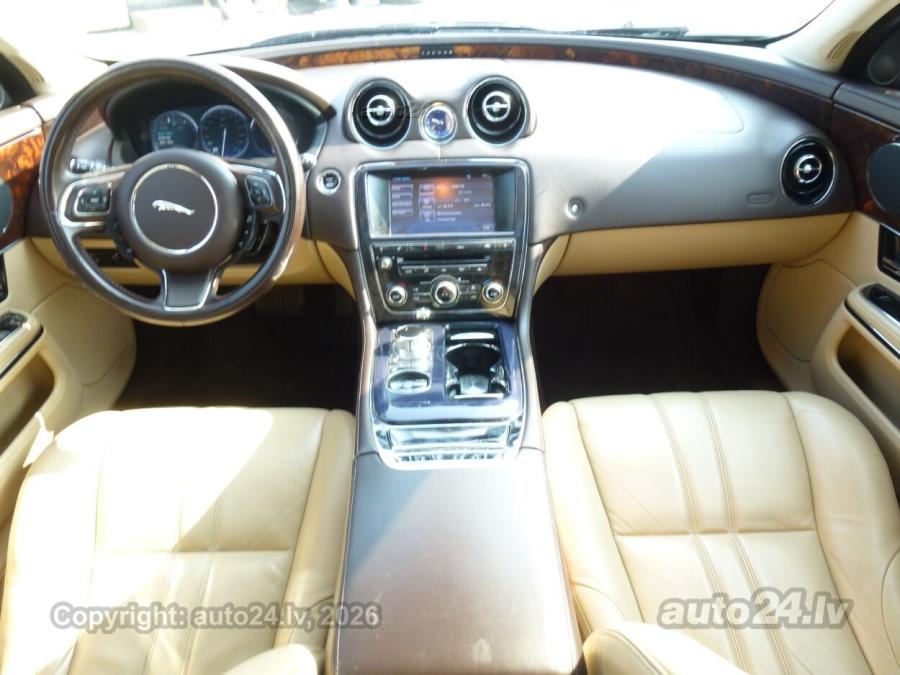 Melns Jaguar XJ 2010 Tartu, ar dzinēja tilpumu 3.00 L un nobraukumu 240 tūkst. km par 14550 €, foto 10 vietnē AUTOMOTO.COM.LV