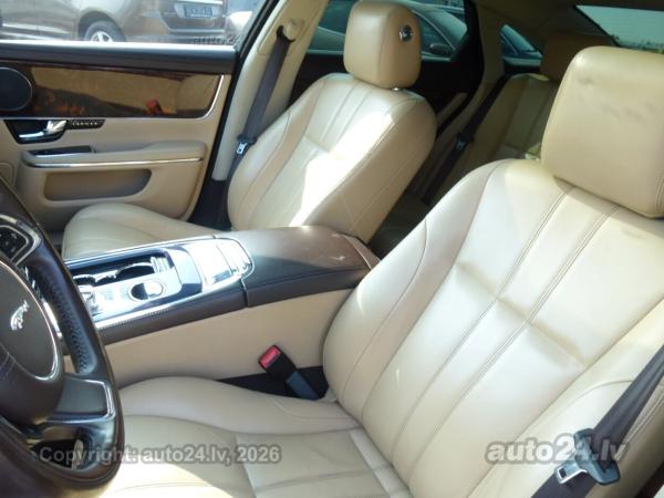 Black Jaguar XJ 2010 in Tartu, with an engine capacity of 3.00 L and mileage of 240 thousand km for 14550 €, photo 10 on AUTOMOTO.COM.LV