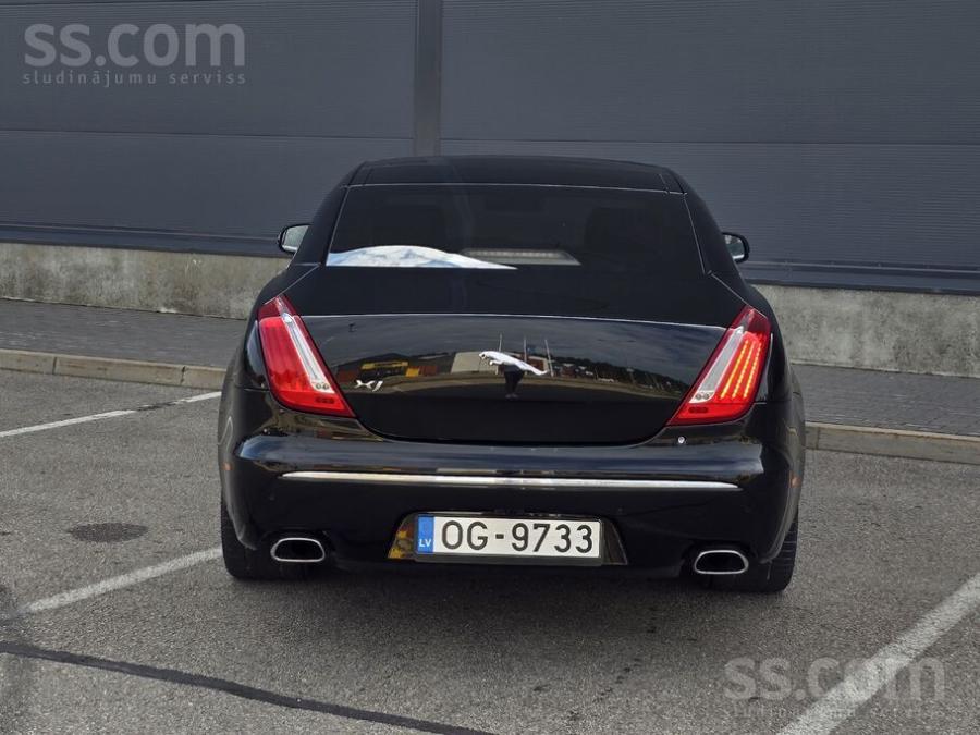 Melns Jaguar XJ 2010 Rīga, ar dzinēja tilpumu 3.00 L un nobraukumu 319 tūkst. km par 9750 €, foto 10 vietnē AUTOMOTO.COM.LV