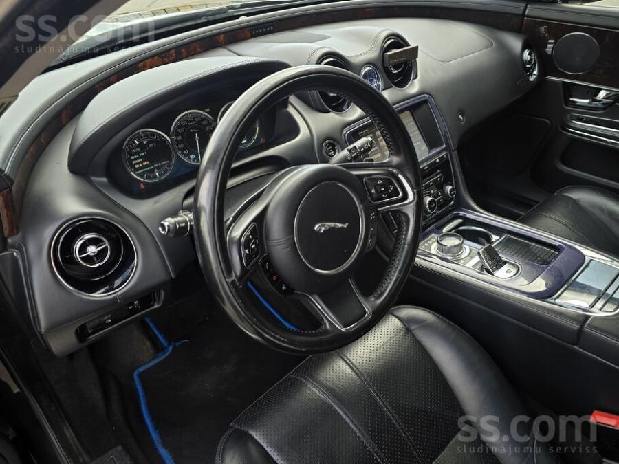 Melns Jaguar XJ 2010 Rīga, ar dzinēja tilpumu 3.00 L un nobraukumu 319 tūkst. km par 9750 €, foto 12 vietnē AUTOMOTO.COM.LV