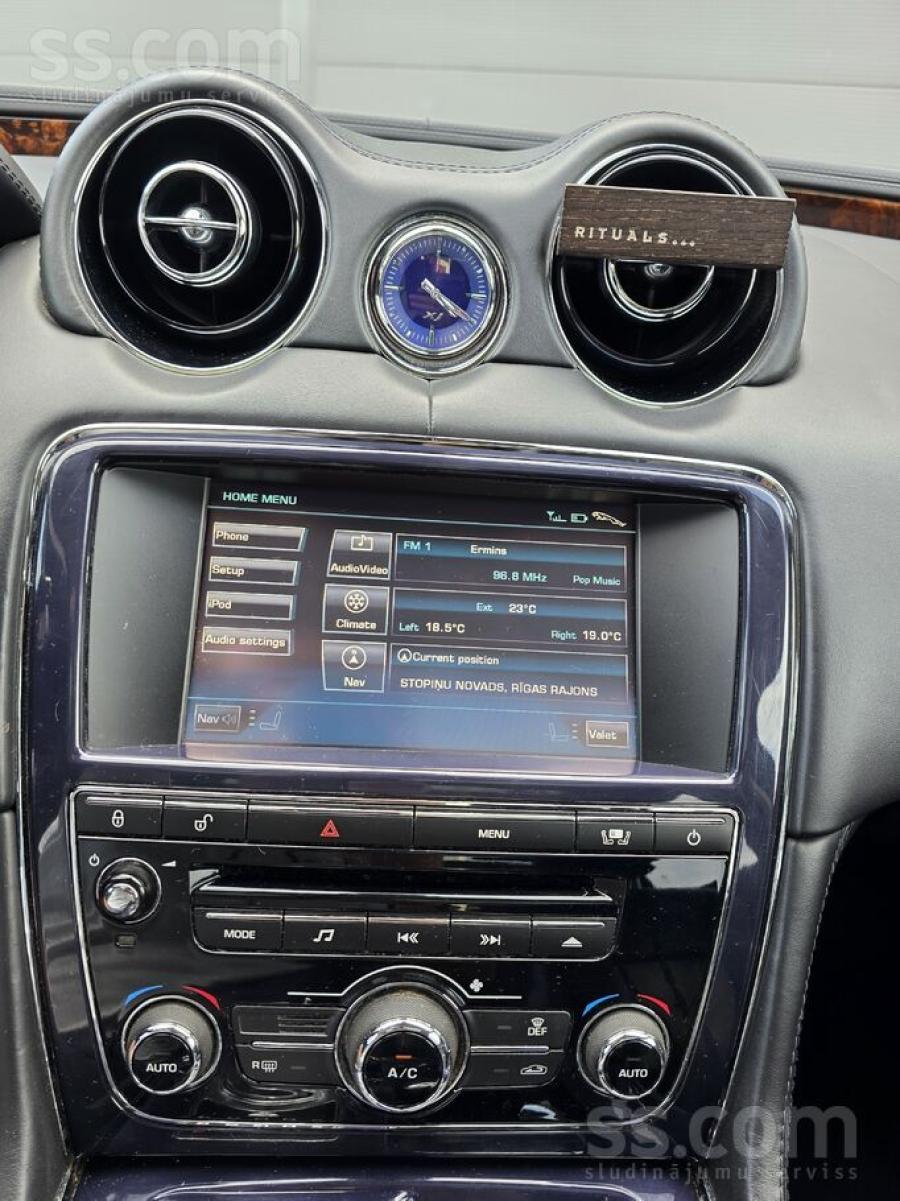 Melns Jaguar XJ 2010 Rīga, ar dzinēja tilpumu 3.00 L un nobraukumu 319 tūkst. km par 9750 €, foto 15 vietnē AUTOMOTO.COM.LV