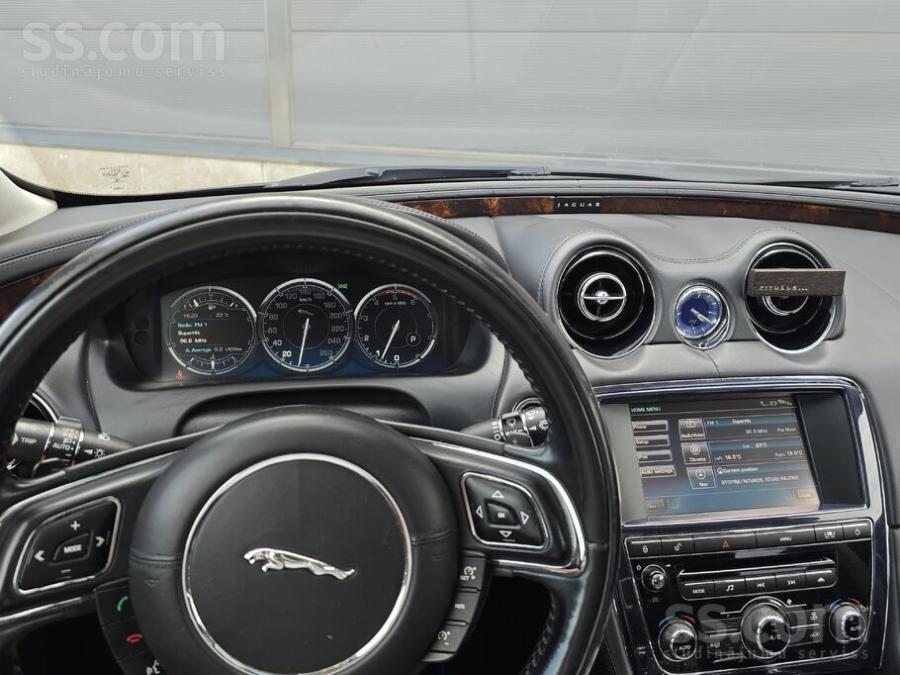 Melns Jaguar XJ 2010 Rīga, ar dzinēja tilpumu 3.00 L un nobraukumu 319 tūkst. km par 9750 €, foto 16 vietnē AUTOMOTO.COM.LV