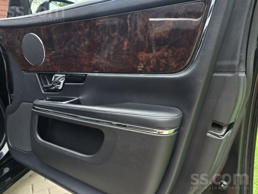 Melns Jaguar XJ 2010 Rīga, ar dzinēja tilpumu 3.00 L un nobraukumu 319 tūkst. km par 9750 €, foto 19 vietnē AUTOMOTO.COM.LV