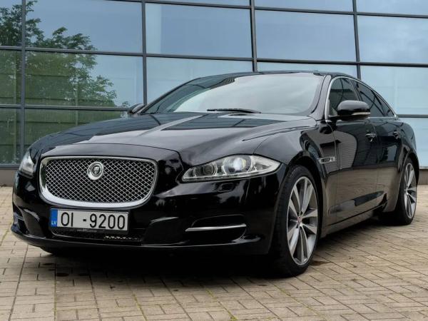 Black Jaguar XJ 2010 in Daugavpils, with an engine capacity of 3.00 L and mileage of 243 thousand km for 9450 €, photo 2 on AUTOMOTO.COM.LV