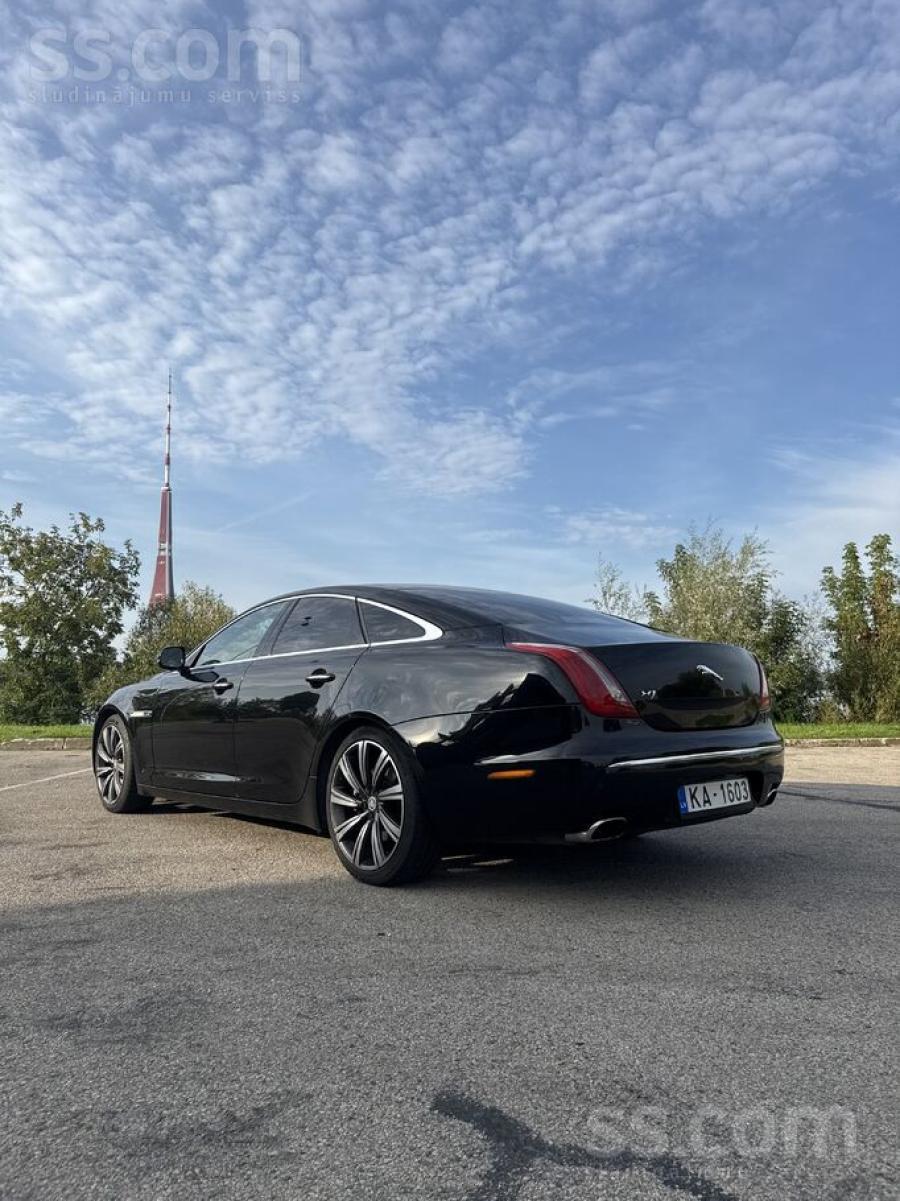 Melns Jaguar XJ 2011 Rīga, ar dzinēja tilpumu 3.00 L un nobraukumu 220 tūkst. km par 14500 €, foto 3 vietnē AUTOMOTO.COM.LV