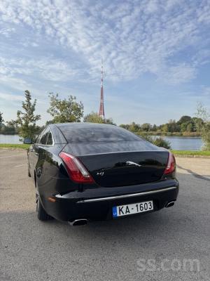 Melns Jaguar XJ 2011 Rīga, ar dzinēja tilpumu 3.00 L un nobraukumu 220 tūkst. km par 14500 €, foto 4 vietnē AUTOMOTO.COM.LV