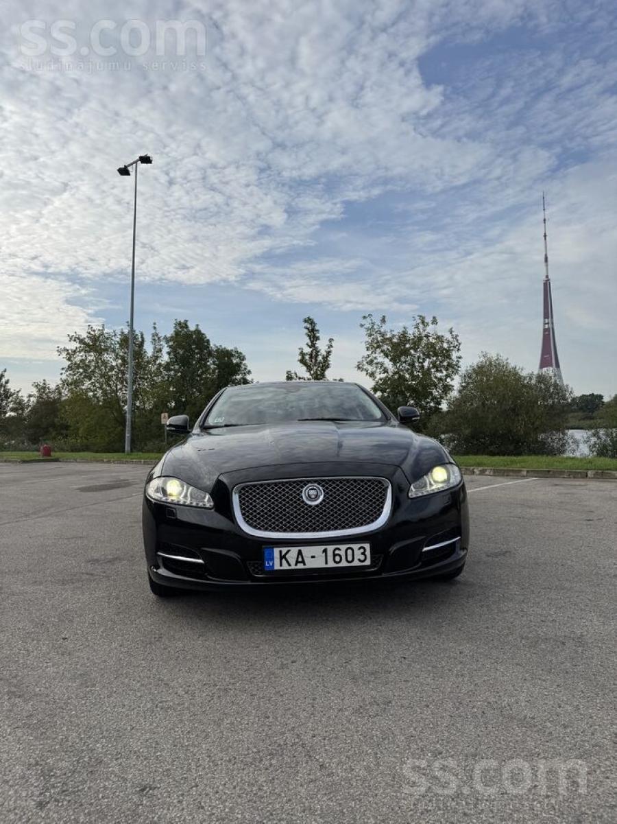 Melns Jaguar XJ 2011 Rīga, ar dzinēja tilpumu 3.00 L un nobraukumu 220 tūkst. km par 14500 €, foto 7 vietnē AUTOMOTO.COM.LV
