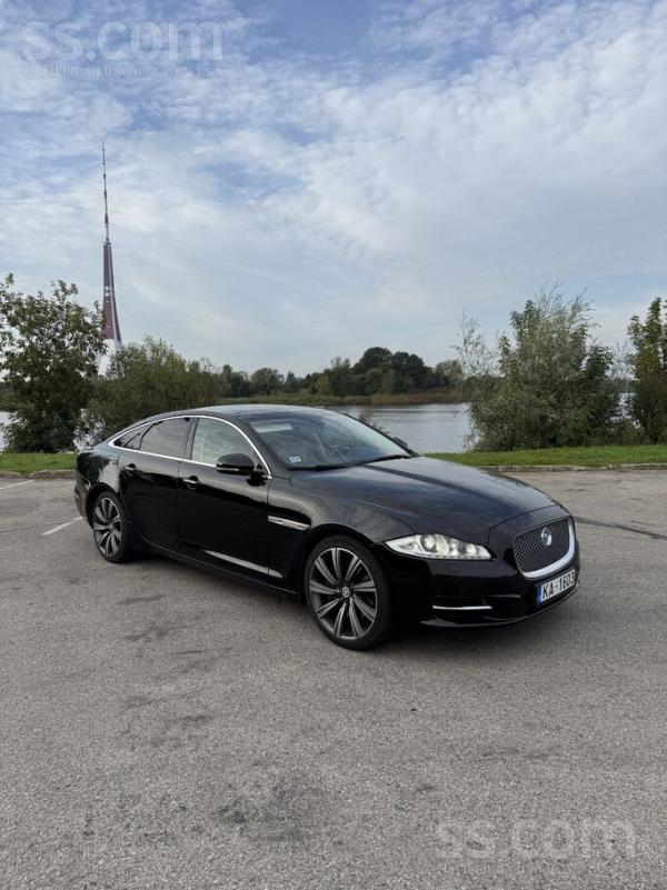 Black Jaguar XJ 2011 in Riga, with an engine capacity of 3.00 L and mileage of 220 thousand km for 14500 €, photo 7 on AUTOMOTO.COM.LV