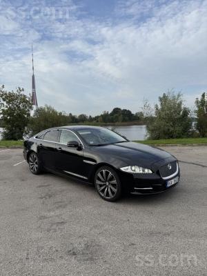 Melns Jaguar XJ 2011 Rīga, ar dzinēja tilpumu 3.00 L un nobraukumu 220 tūkst. km par 14500 €, foto 8 vietnē AUTOMOTO.COM.LV