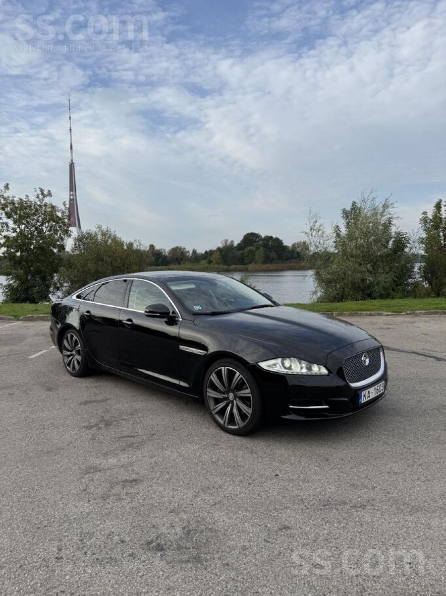 Melns Jaguar XJ 2011 Rīga, ar dzinēja tilpumu 3.00 L un nobraukumu 220 tūkst. km par 14500 €, foto 8 vietnē AUTOMOTO.COM.LV