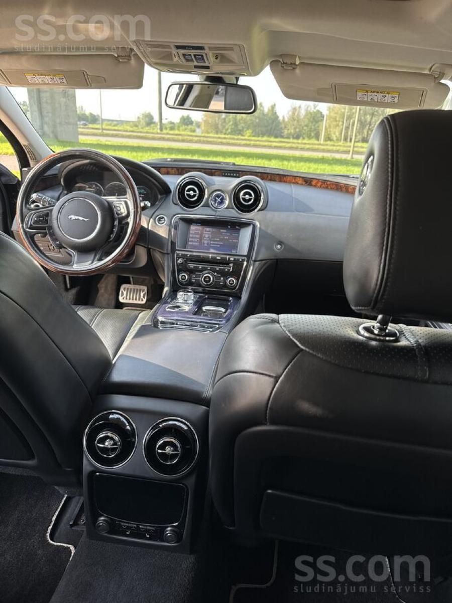 Melns Jaguar XJ 2011 Rīga, ar dzinēja tilpumu 3.00 L un nobraukumu 220 tūkst. km par 14500 €, foto 11 vietnē AUTOMOTO.COM.LV
