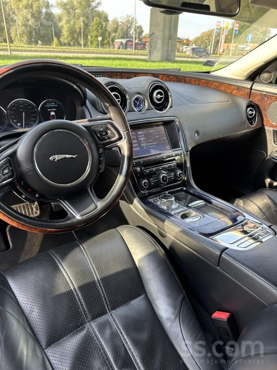 Melns Jaguar XJ 2011 Rīga, ar dzinēja tilpumu 3.00 L un nobraukumu 220 tūkst. km par 14500 €, foto 12 vietnē AUTOMOTO.COM.LV