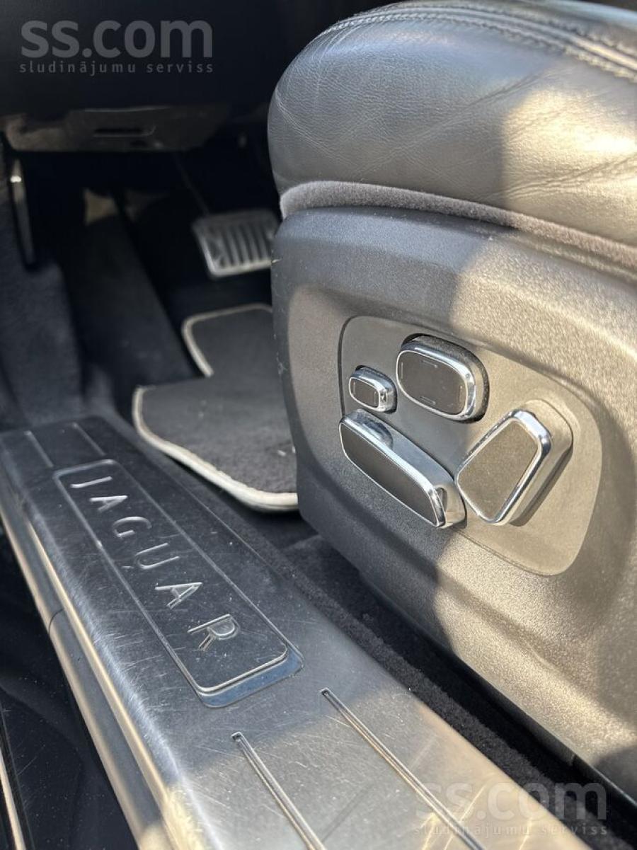 Melns Jaguar XJ 2011 Rīga, ar dzinēja tilpumu 3.00 L un nobraukumu 220 tūkst. km par 14500 €, foto 14 vietnē AUTOMOTO.COM.LV