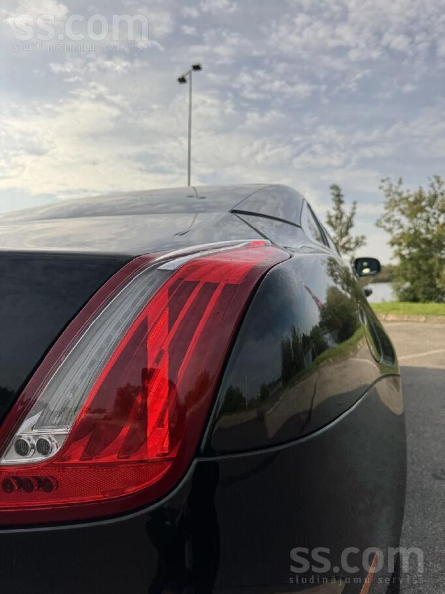 Melns Jaguar XJ 2011 Rīga, ar dzinēja tilpumu 3.00 L un nobraukumu 220 tūkst. km par 14500 €, foto 24 vietnē AUTOMOTO.COM.LV