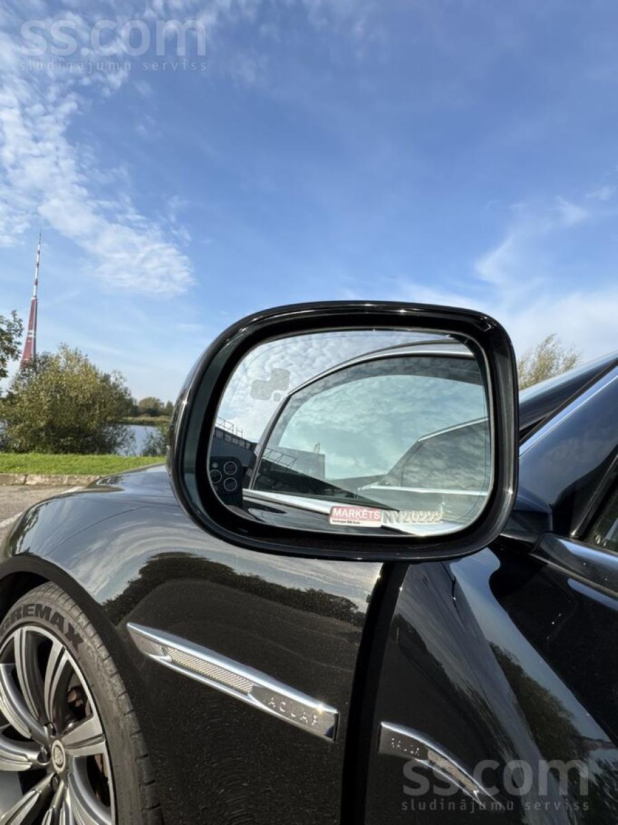 Black Jaguar XJ 2011 in Riga, with an engine capacity of 3.00 L and mileage of 220 thousand km for 13000 €, photo 3 on AUTOMOTO.COM.LV