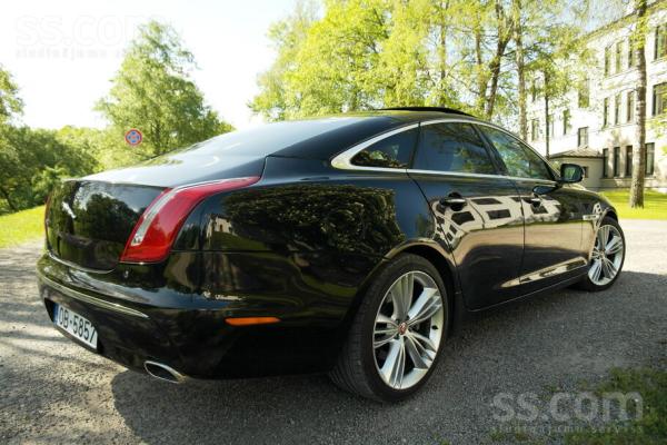 Black Jaguar XJ 2011 in Talsi, with an engine capacity of 3.00 L and mileage of 152 thousand km for 12500 €, photo 3 on AUTOMOTO.COM.LV
