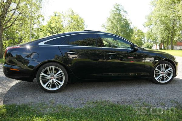 Black Jaguar XJ 2011 in Talsi, with an engine capacity of 3.00 L and mileage of 152 thousand km for 12500 €, photo 4 on AUTOMOTO.COM.LV