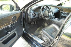 Black Jaguar XJ 2011 in Talsi, with an engine capacity of 3.00 L and mileage of 152 thousand km for 12500 €, photo 9 on AUTOMOTO.COM.LV