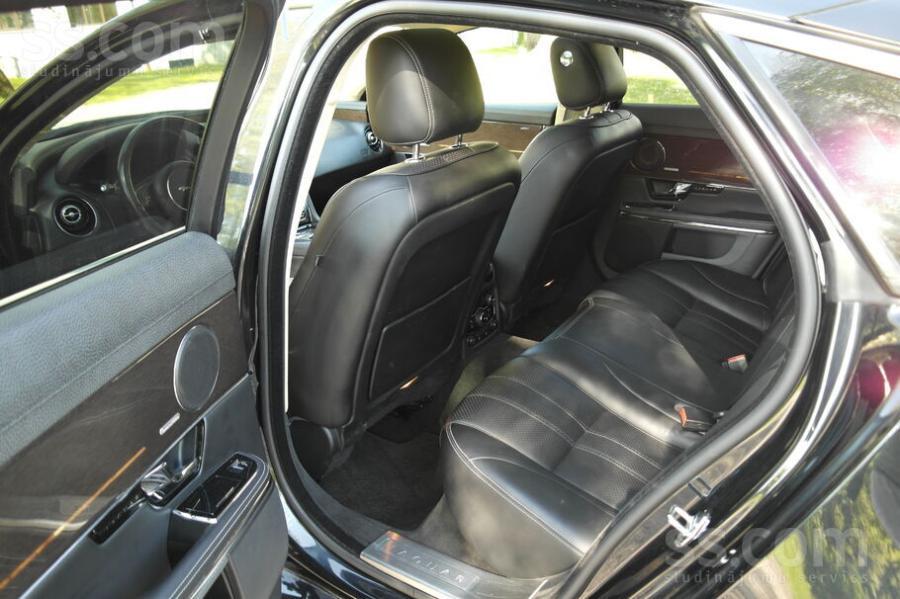 Black Jaguar XJ 2011 in Talsi, with an engine capacity of 3.00 L and mileage of 152 thousand km for 12500 €, photo 11 on AUTOMOTO.COM.LV