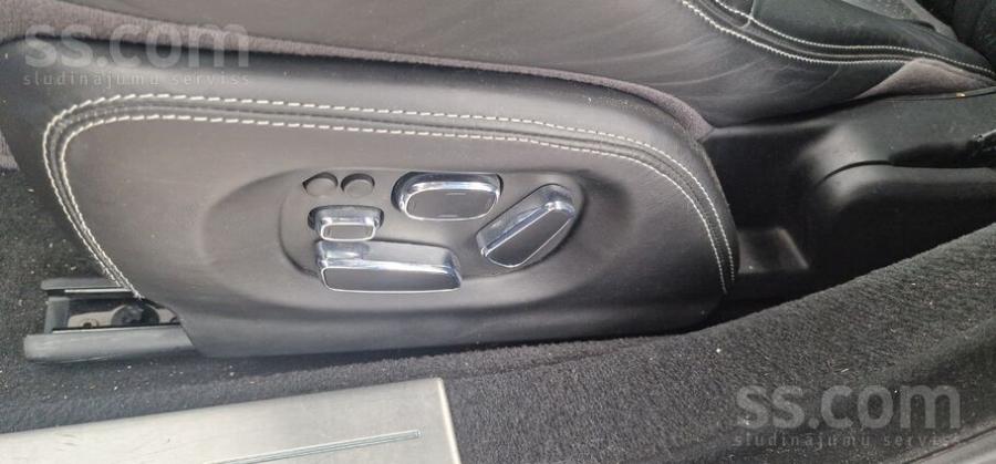 Black Jaguar XJ 2011 in Talsi, with an engine capacity of 3.00 L and mileage of 152 thousand km for 12500 €, photo 29 on AUTOMOTO.COM.LV