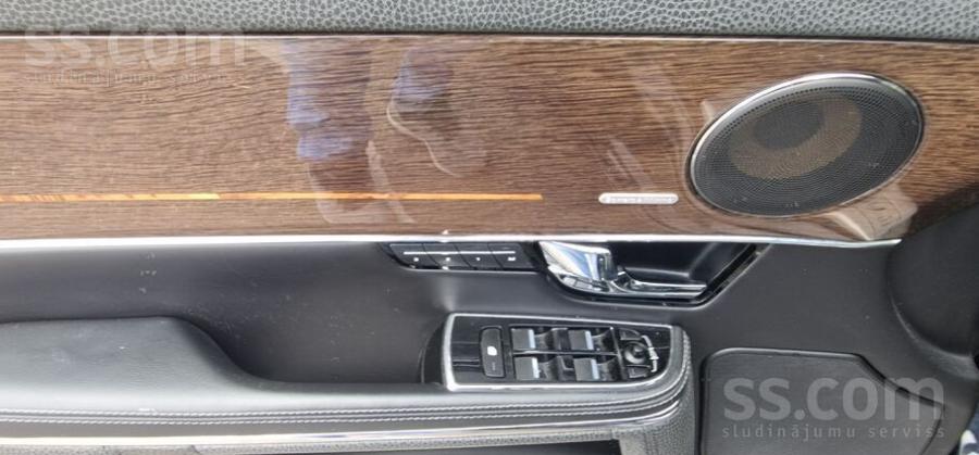 Black Jaguar XJ 2011 in Talsi, with an engine capacity of 3.00 L and mileage of 152 thousand km for 12500 €, photo 30 on AUTOMOTO.COM.LV
