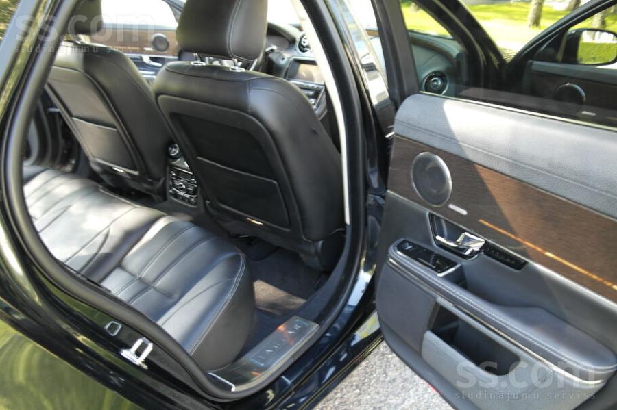 Black Jaguar XJ 2011 in Talsi, with an engine capacity of 3.00 L and mileage of 152 thousand km for 12500 €, photo 33 on AUTOMOTO.COM.LV