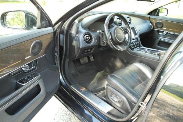 Melns Jaguar XJ 2011 Talsi, ar dzinēja tilpumu 3.00 L un nobraukumu 152 tūkst. km par 12500 €, foto 8 vietnē AUTOMOTO.COM.LV