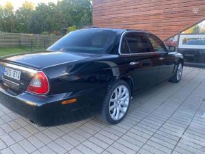 Black Jaguar XJ 2011 in Kaunas, with an engine capacity of 4.20 L and mileage of 208 thousand km for 4499 €, photo 4 on AUTOMOTO.COM.LV