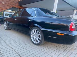 Black Jaguar XJ 2011 in Kaunas, with an engine capacity of 4.20 L and mileage of 208 thousand km for 4499 €, photo 5 on AUTOMOTO.COM.LV