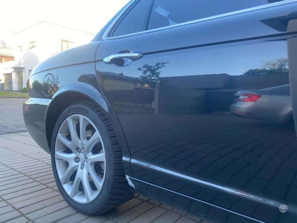 Melns Jaguar XJ 2011 Kauņa, ar dzinēja tilpumu 4.20 L un nobraukumu 208 tūkst. km par 4499 €, foto 5 vietnē AUTOMOTO.COM.LV