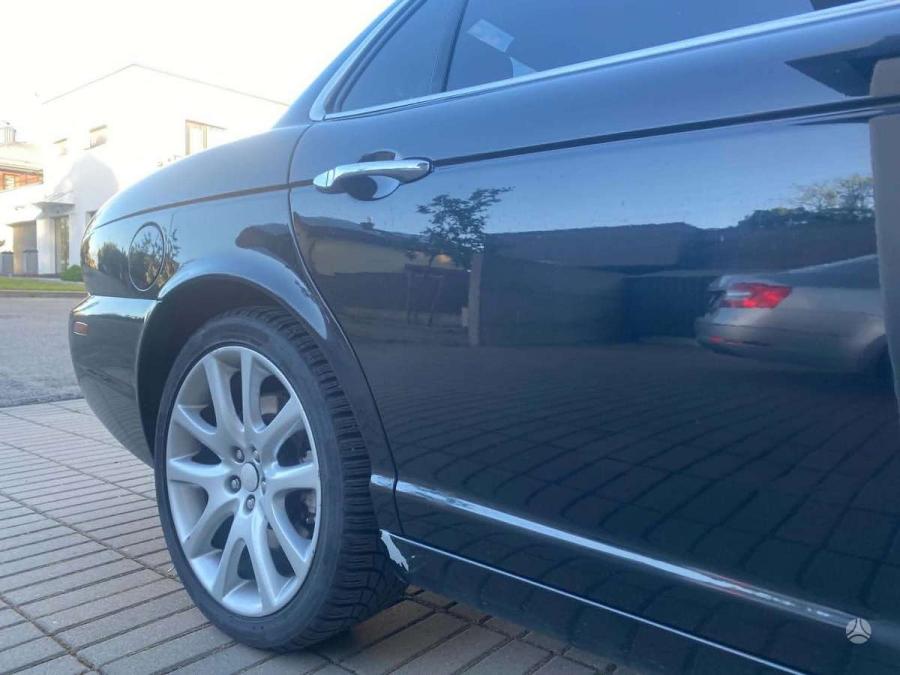 Black Jaguar XJ 2011 in Kaunas, with an engine capacity of 4.20 L and mileage of 208 thousand km for 4499 €, photo 6 on AUTOMOTO.COM.LV