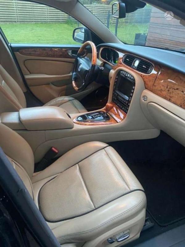 Melns Jaguar XJ 2011 Kauņa, ar dzinēja tilpumu 4.20 L un nobraukumu 208 tūkst. km par 4499 €, foto 7 vietnē AUTOMOTO.COM.LV