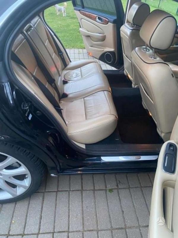 Melns Jaguar XJ 2011 Kauņa, ar dzinēja tilpumu 4.20 L un nobraukumu 208 tūkst. km par 4499 €, foto 9 vietnē AUTOMOTO.COM.LV